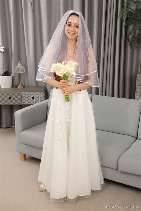 TIP Chris On Twitter Tania Aresti As A Sexy Bride In High Heels And Sheer White Stockings