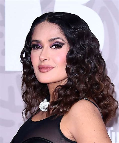 Salma Hayek Shoulder Length Crimped Hairstyle With Curls