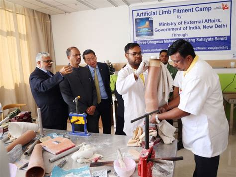 БНЭУ ын “Жайпур фут” төслөөр хөгжлийн бэрхшээлтэй 650 хүнд хиймэл гар хөл үнэ төлбөргүй хийж