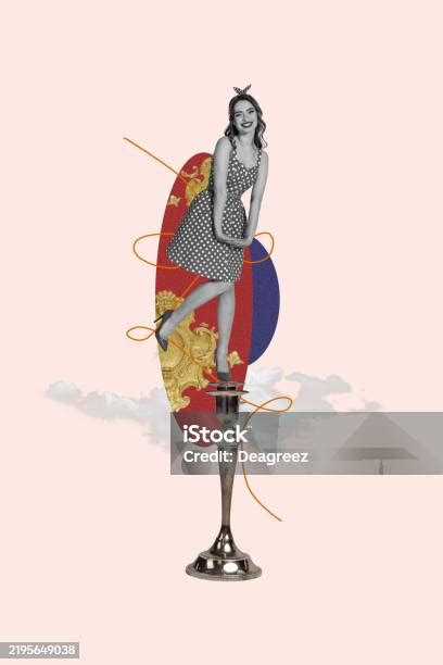 3d 사진 콜라주 템플릿 트렌드 아트 워크 합성 젊은 여자 핀업 스타일 머리띠 입고 드레스 스탠드 모델 포즈 미소 캔들 홀더 20 24세에 대한 스톡 사진 및 기타 이미지