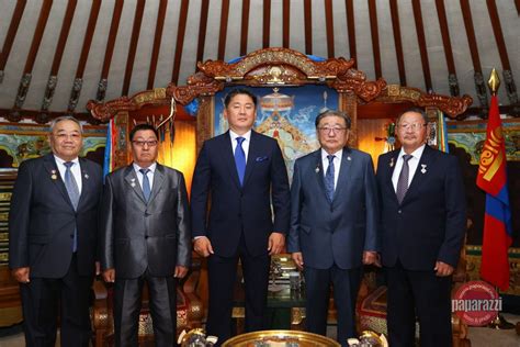 Ерөнхийлөгч шилдэг бүтээлүүдэд Төрийн шагнал хүртээв