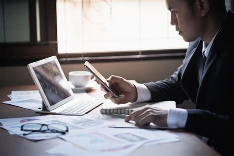 Premium Photo Man Using Laptop On Table