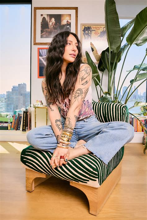 Tefi Pessoas No Bs Beauty Routine Into The Gloss