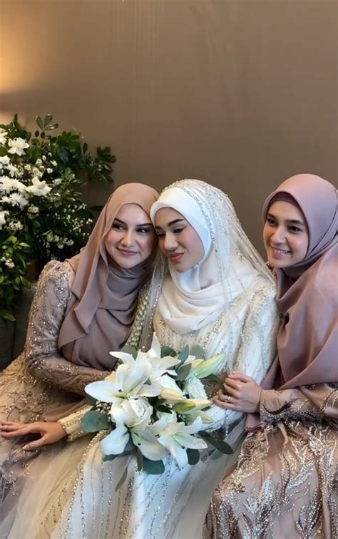 7 Gaya 'Kembar' Irish Bella & Dhini Aminarti Jadi Bridesmaid Clara Shinta