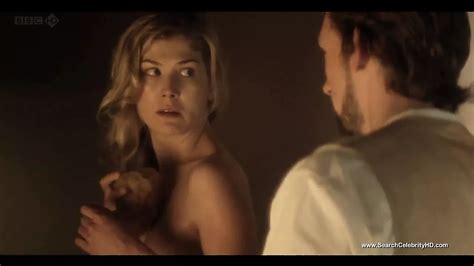 ロザムンド・パイクのヌードシーン 恋する女性 hd xhamster