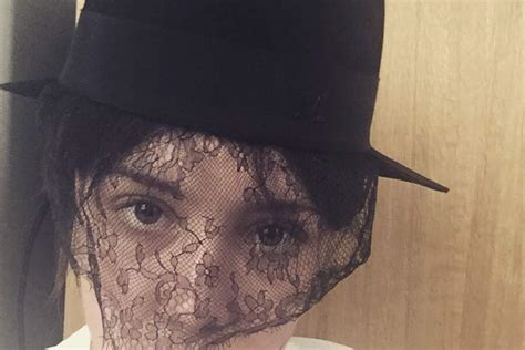 Adèle Exarchopoulos Selfies Dénudés Et Jolies Moues Boudeuses Sur
