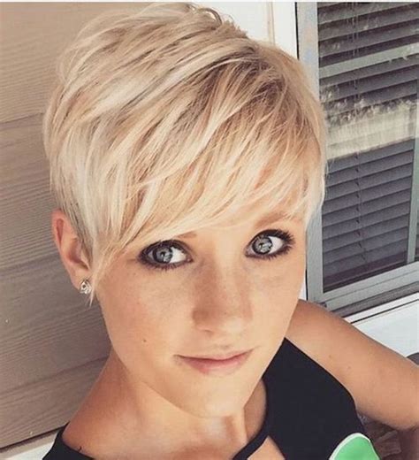 64 Sexy Hairstyles For Short Wavy Hair