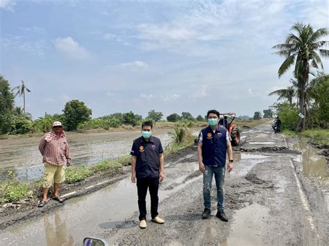 ส ส กิตติชัย เรืองสวัสดิ์ พร้อมทีมงาน ลงพื้นที่เพื่อช่วยสนับสนุนการซ่อมแซมถนนที่เสียหาย ต คลอง