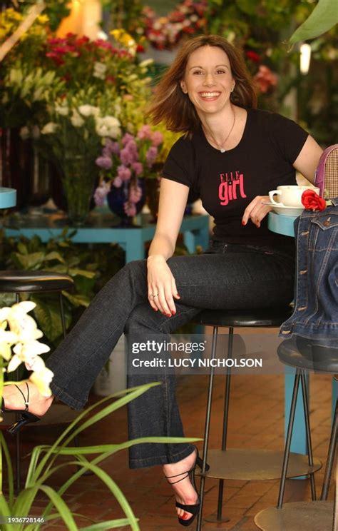Canadian Actress Larissa Laskin Is Photographed In A Cafe In Los