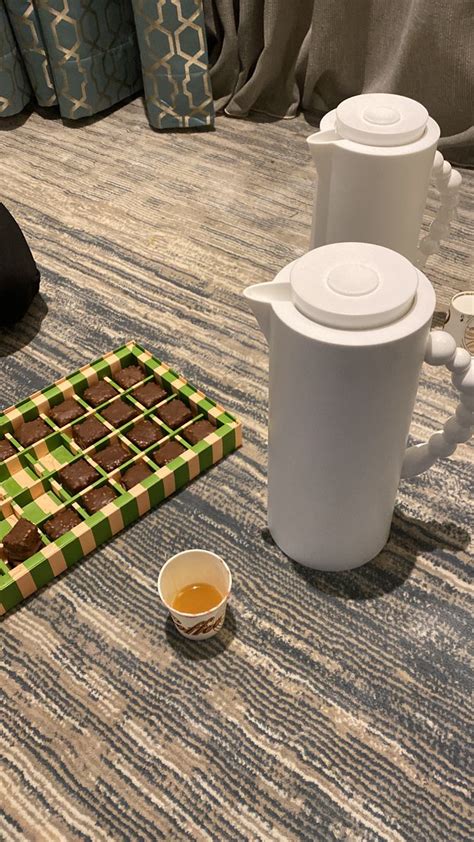 قهوة اليل مع شخصك المُفضل 🤍 Easy Photography Ideas Food Snapchat