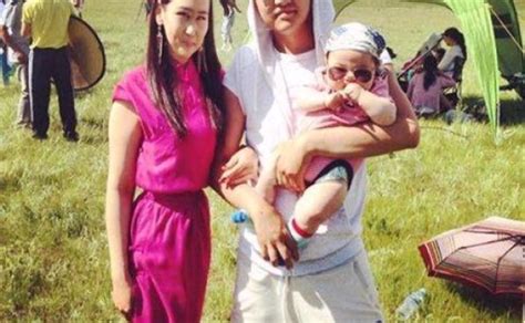 Жүжигчин Дөлгөөний алаг нүдэн