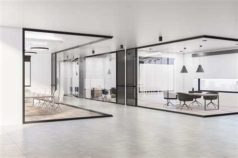 가구 장비 빈 프리젠 테이션 포스터와 도시 전망이창 현대 유리 회의실 인테리어 3d 렌더링 디자인에 대한 스톡 사진 및 기타 이미지 Istock