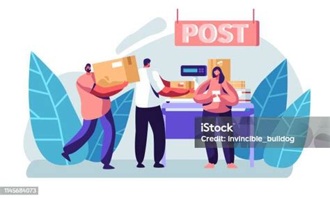 우체국을 방문 하는 사람들 손에서 문자를 들고 여성 문자 남자는 리셉션 데스크에서 저울에 소포를 무게 우편 배달 서비스 우표 고객 게시물에 만화 평면 벡터 일러스트 고객에