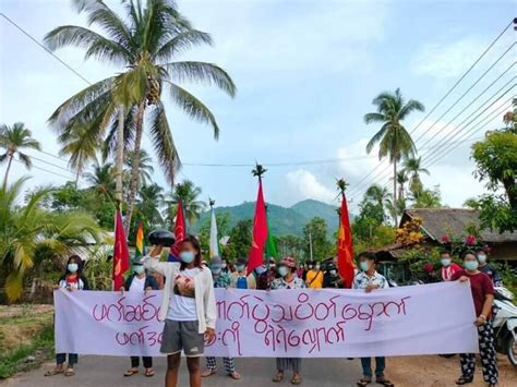 လောင်းလုံးမြို့နယ်တွင် တော်လှန်လူငယ်များက ဖက်ဆစ် စစ်တပ် ချေမှုန်းရေး ချီတက် ဆန္ဒပြ Khit Thit Media