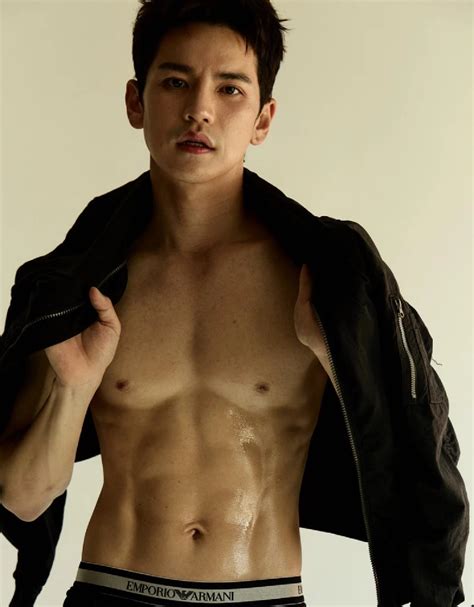 ‘เต๋า เศรษฐพงศ์ สลัดเสื้อท้าความร้อนโชว์ซิกแพ็คแน่น คมชัดลึก