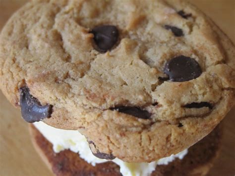 Review Carls Jr Hand Scooped Chocolate Chip Ice Cream Sandwich