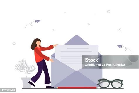 편지 메일 및 메시징 개념 이메일 마케팅 개념 새로운 이메일 메시지 평면 벡터 일러스트로 둘러싸인 행복한 여성 편지 문서에 대한 스톡 벡터 아트 및 기타 이미지 Istock