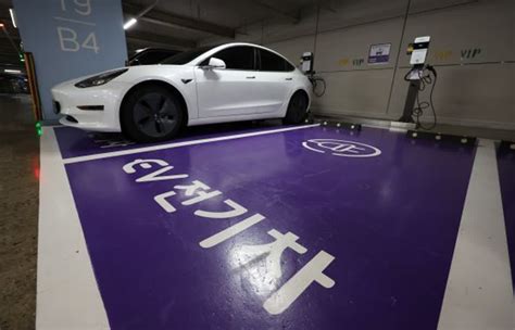 테슬라 모델y 보조금 3분의 1로 줄여… 전기차 업계 가격 인하 움직임 네이트뷰