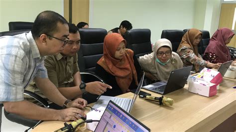 PELATIHAN ANALISIS DATA DENGAN STRUCTURAL EQUATION MODEL SEM Pendidikan Matematika Unimus