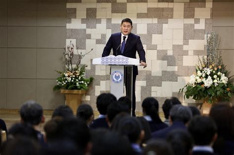 Ерөнхийлөгч улсын хил дээр ажиллаж Ерөнхий сайд БНСУ д айлчилж байна