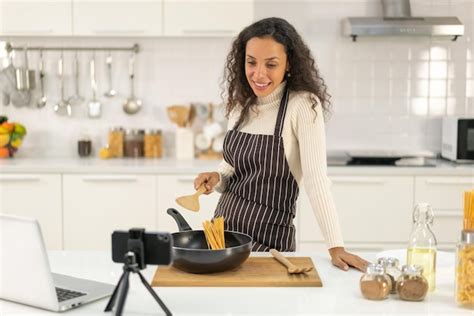 Premium Photo Latin Woman Shooting Video And Cooking At The Kitchen