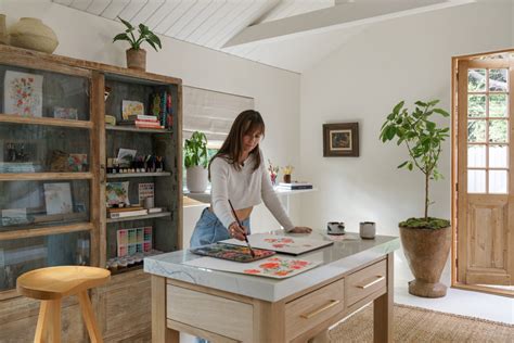 How To Avoid Shiny Object Syndrome As A Creative Entrepreneur