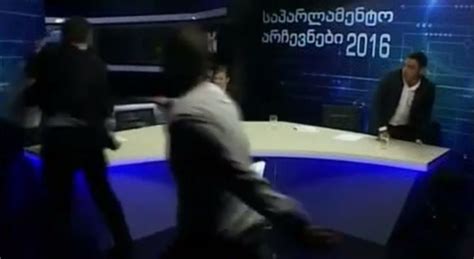 นักการเมืองจอร์เจียเปิดศึกชกต่อยกลางรายการทอล์คโชว์ | Thai PBS News ข่าวไทยพีบีเอส