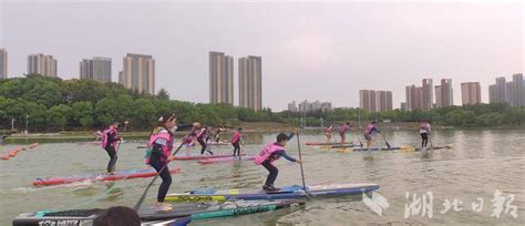 桨板、无动力水翼、帆船持续 圈粉” 武汉水上运动炙手可热青少年胡帆东湖