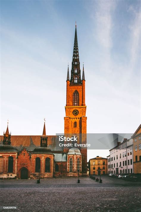 스톡홀름 스웨덴 의 리다홀름 교회 건축 랜드 마크 여행 가이드 감라 스탄에 대한 스톡 사진 및 기타 이미지 감라 스탄 거리 건물 외관 Istock
