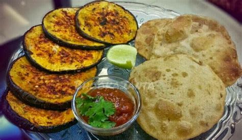 Bengali Recipe Bagun Bhaja Tomato Chutny And Luchi Puja Special