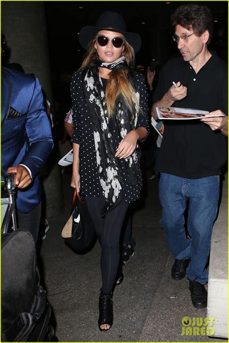 Chrissy Teigen S Topless Pic Was Removed From Instagram But She Put It Back Up Anyway Photo