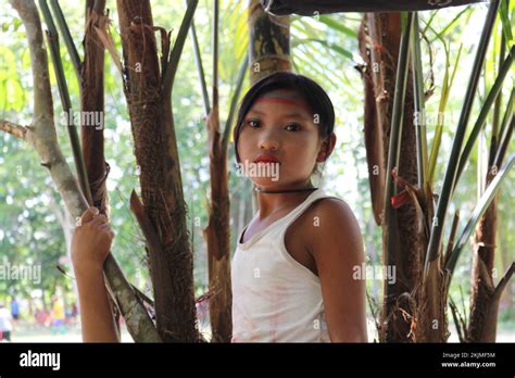 Native Amazon People Hi Res Stock Photography And Images Alamy