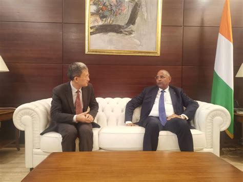 万黎大使辞行拜会科特迪瓦国民议会议长和总理