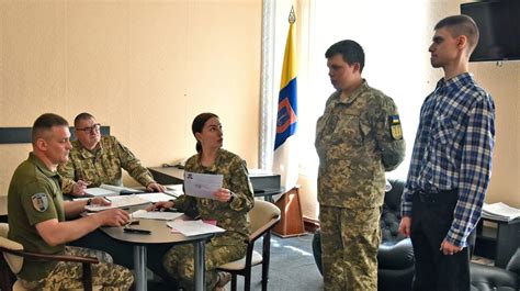 Рада остановила мобилизацию мужчин в возрасте до 25 лет Цензор НЕТ