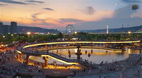 《中国诗词大会》特别节目，龙洋被男主持取代王筱磊节目组观众