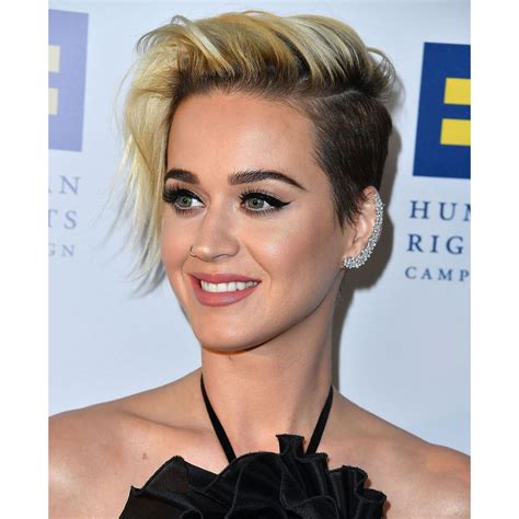 Katy Perrys Hair Evolution From Mermaid Dream To Platinum Pixie Allure