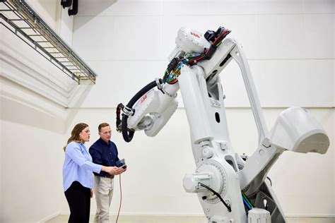 abb erweitert portfolio an modularen großrobotern home of welding