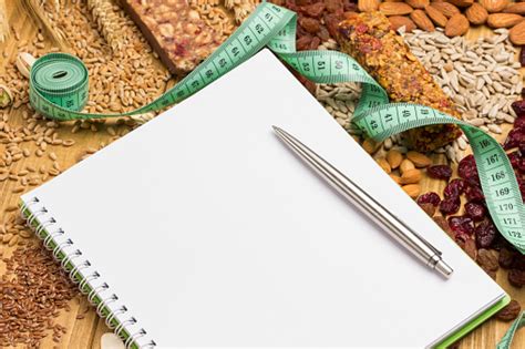 균형 잡힌 비건 스낵 단백질 그래놀라 바 견과류 씨앗 시리얼 노트북 펜 측정 테이프 0명에 대한 스톡 사진 및 기타 이미지 Istock