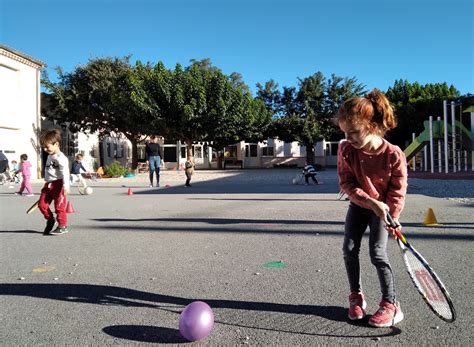 Initiation Au Tennis Avec Le Club De Valréas École Saint Jean Le