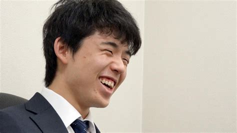 公式戦27連勝を決め、朝日新聞の単独インタビューに応じる藤井聡太四段 Youtube