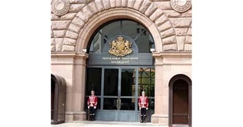 Един час продължават консултациите на президента с Патриотичния фронт