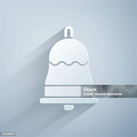 회색 배경에 격리 된 종이 잘라 벨 아이콘을 잘라 알람 기호 서비스 벨 핸드 벨 기호 알림 기호입니다 종이 아트 스타일입니다 벡터 일러스트레이션 벨에 대한 스톡 벡터 아트