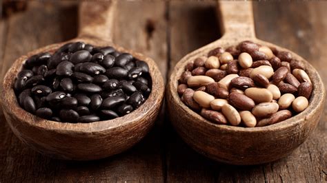 Black Beans Vs Pinto Beans Nutrition Guide Suzie The Foodie