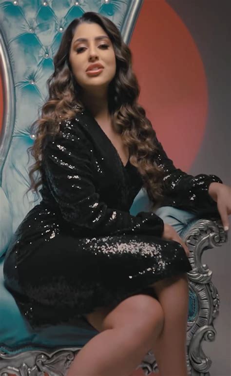 مثيرة للجدل أيتن عامر تطرح برومو أحدث أغانيها