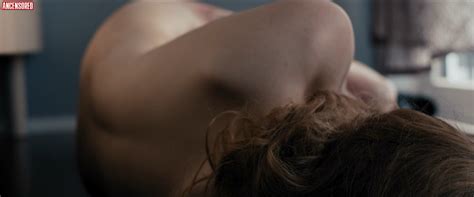 Nackte Luna Wedler In Blue My Mind