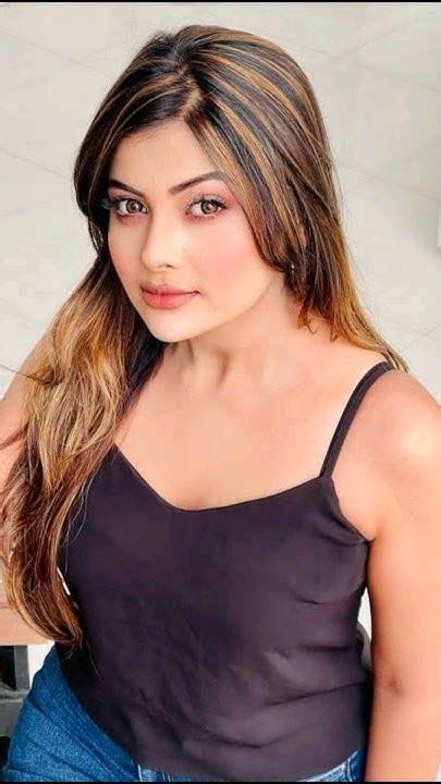 දැක්කහම ඉන්දියානු නිලියක් කියලද හිතුවේ නැ මෙයා ලංකාවේ ~ 😍🌸 Shorts Srilanka Actress Youtube