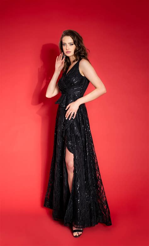 Rochie De Seara Impulse Neagra A Line Cu Trena Si Paiete Biensavvy