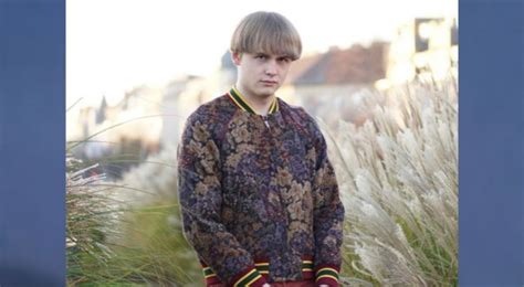 Dieser Mann Zeigt Seine Freundin Nicht Seinen Freunden Weil Er Sich