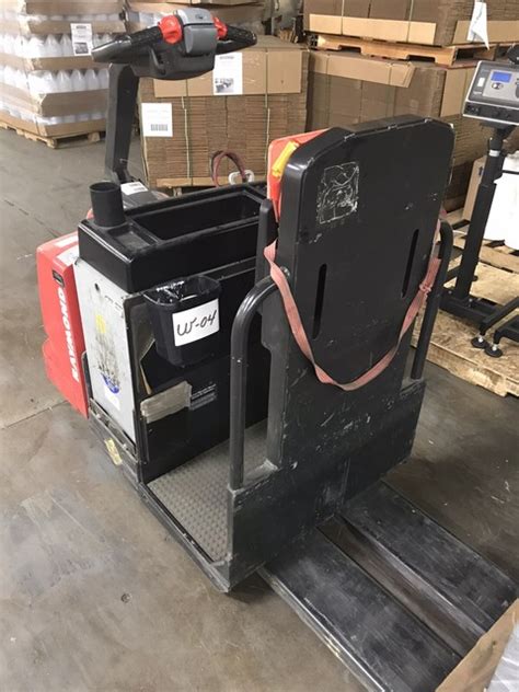 2015 Raymond 8510 Center Rider Pallet Truck 6000 Lb Cap 24v For Sale