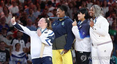 김하윤 메달리스트들과 셀피 연합뉴스